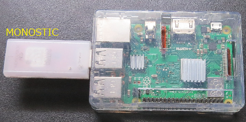 USBコネクタに接続します。ラズベリーパイから見るとUARTデバイスです。
